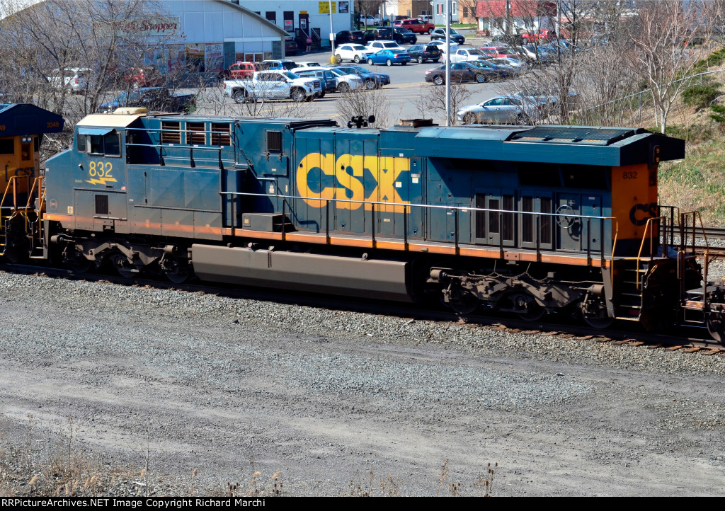 CSX 832